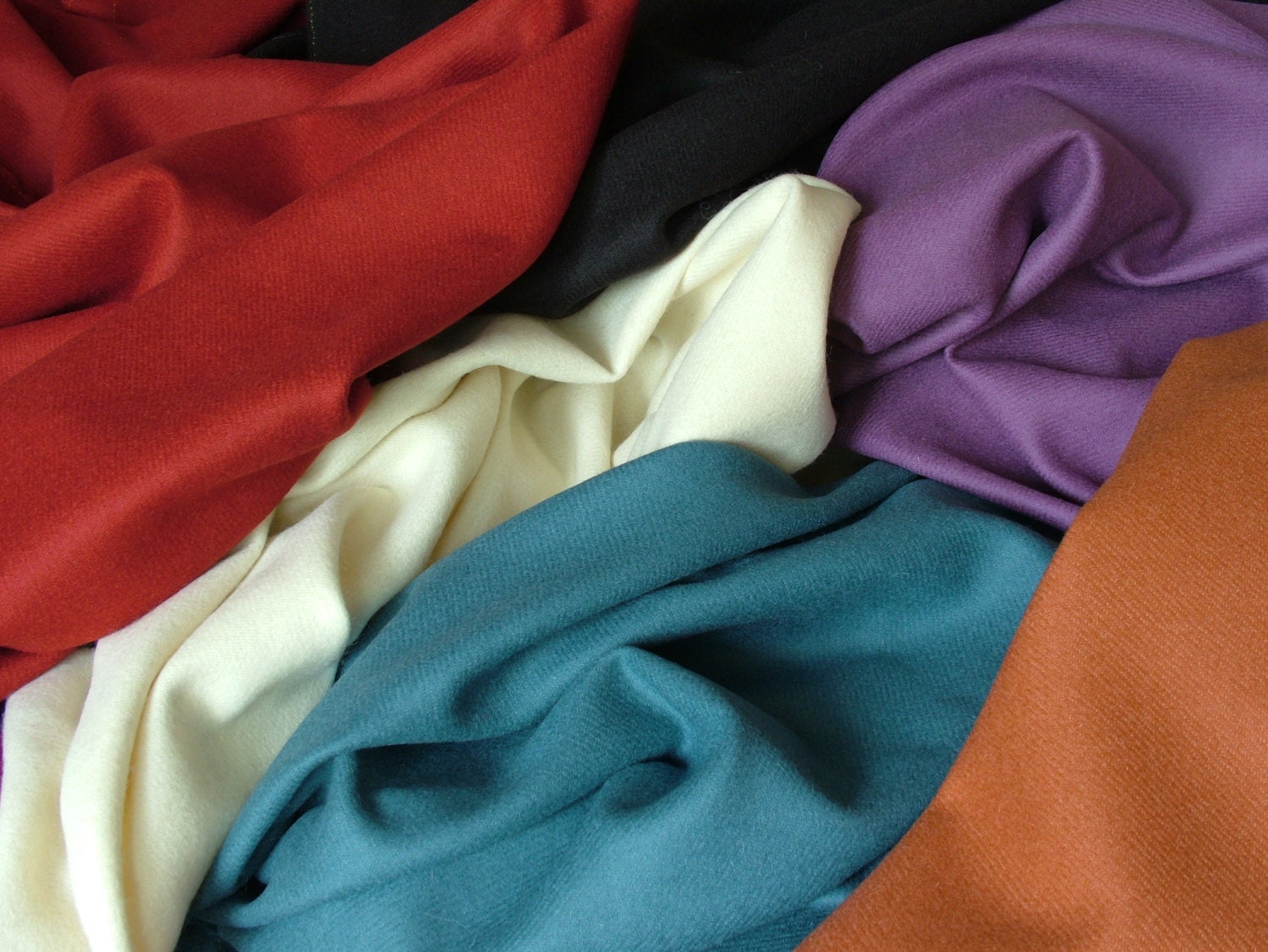 Murrey or wine red Tudor style woollen 2/2 twill cloth - fabric sold b ...